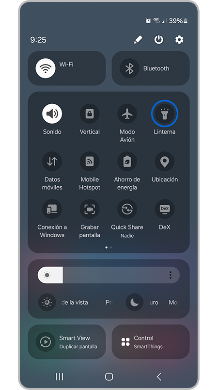 ¿Cómo utilizar la linterna de tu teléfono Galaxy? | Samsung Colombia