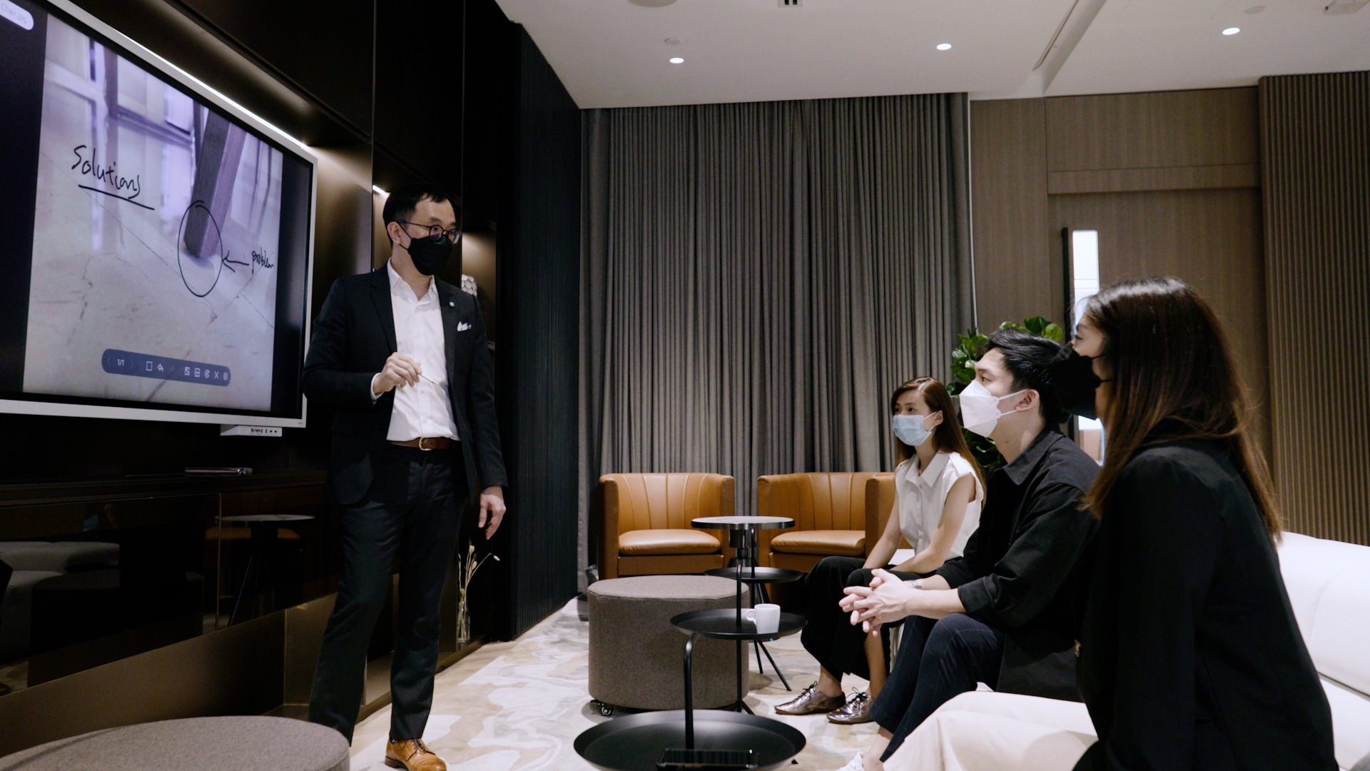 Transforming Hybrid Workplace Collaboration with the Samsung Flip ...