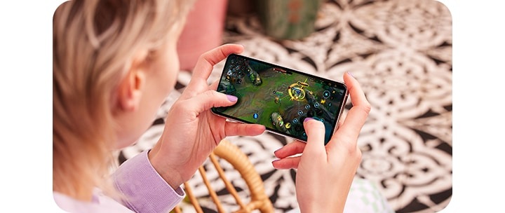 What To Look For In A Gaming Phone | Samsung TH