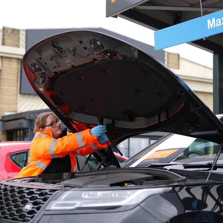 Halfords Case Study | Digital Transformation | Samsung Business UK