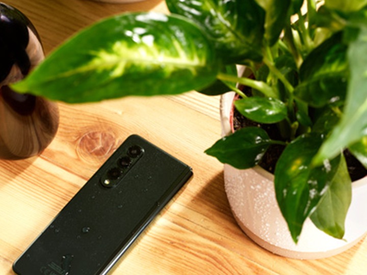 How Do Foldable Phone Screens Work? | Samsung UK