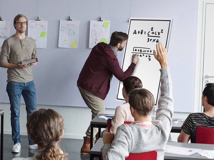 Digital Signage Displays | Commercial Displays | Samsung Business | US