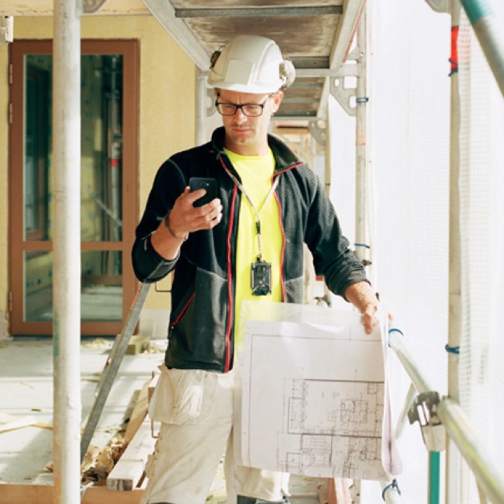 Manufacturing Mobility & Smart Factory Solutions | Samsung Business | US