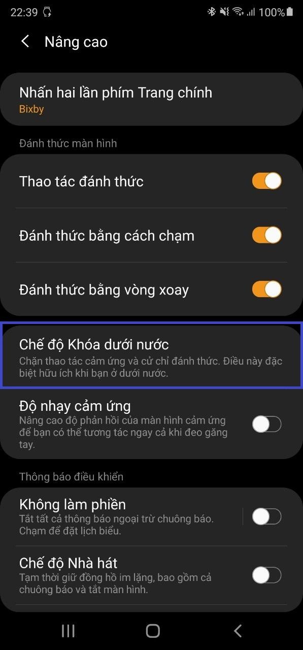 Sử dụng chế độ khóa dưới nước (Water lock) trên Galaxy Watch Active ...